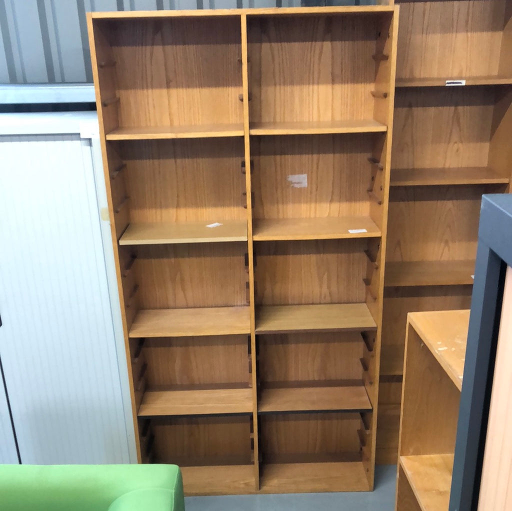 Open bookshelf – The Halfway Store